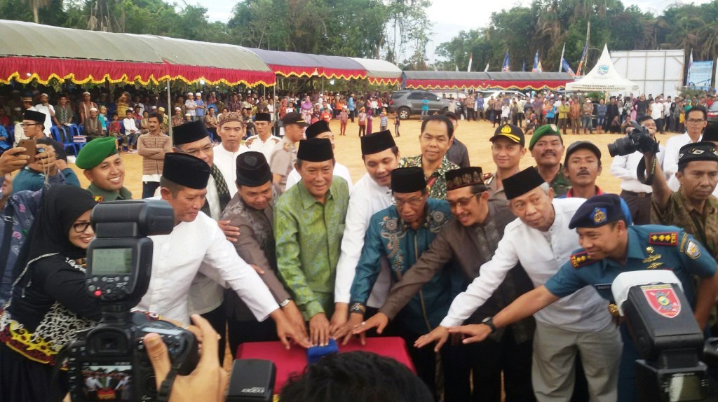 Groundbreaking Pembangunan Jembatan Penghubung Pulau Laut Kotabaru ... Groundbreaking Pembangunan Jembatan Penghubung Pulau Laut Kotabaru ...